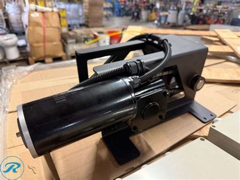 4 Slide Column Drive Assembly With Electric Motor And Mounted Control Boxes Roller Auctions