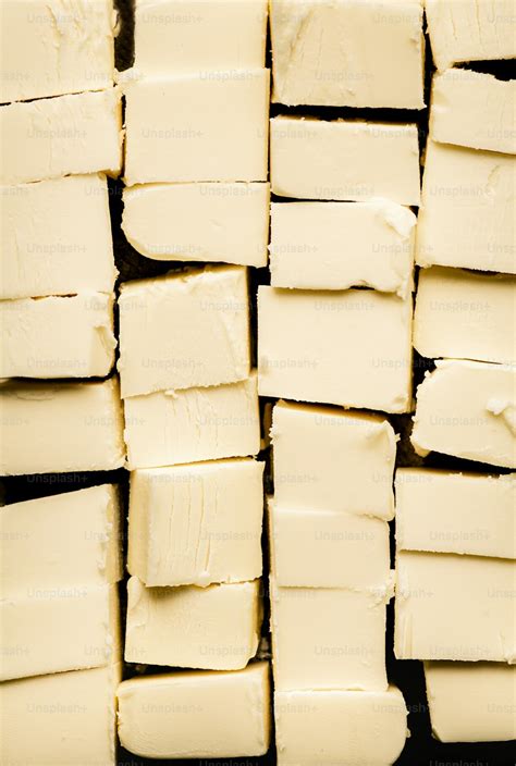 흰색 사각형 케이크 조각 더미 사진 Unsplash의 버터 이미지