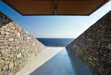 Mold Architects Completes Cave Like House Overlooking The