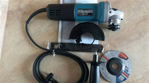 Углошлифовальная машина (болгарка) MAKITA 9557HN — купить по низкой ...