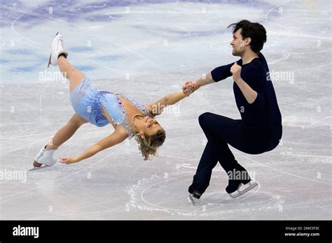 Canadas Kirsten Moore Towers And Michael Marinaroperform Their Pairs Short Program During The