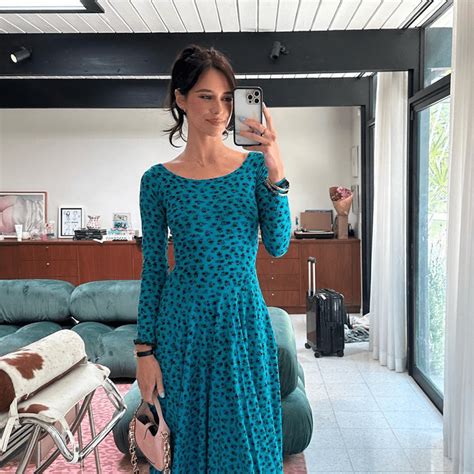 Curve Bangs The Key To Growing Out Your Bangs Easily