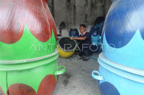 Kerajinan Bak Sampah Ban Bekas Antara Foto