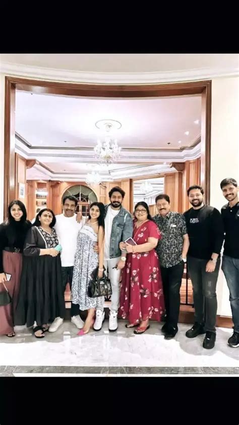 ರಾಗಿಣಿ ಚಂದ್ರನ್ ಪ್ರಜ್ವಲ್ ದೇವರಾಜ್ ಕುಟುಂಬ