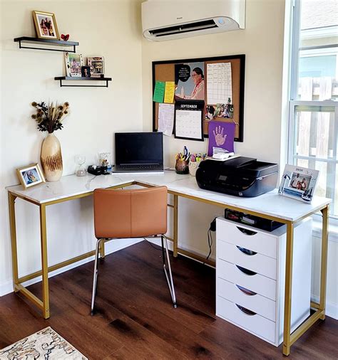 Desks For Small Spaces Best Stylish Small Desks The Strategist