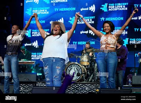 Trea Swindle Left Danica Hart And Devynn Hart Of The Musical Group Chapel Hart Perform