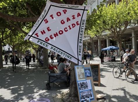 Протестите во кампусите на универзитети во САД против војната во Газа продолжија професорите ги