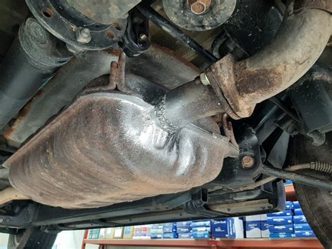 모하비 자동차 중간 소음기 파이프 떨어짐 모하비 머플러 갈라짐 모하비 소음기 용접 수리 자동차 머플러 용접 수리 자동차 소음기 갈라진곳 용접 수리 블루텍 자동차정비