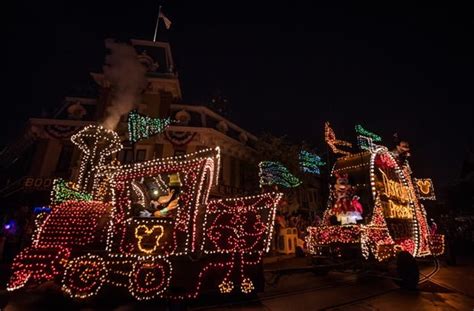 Main Street Electrical Parade At Disneyland Disney Tourist Blog