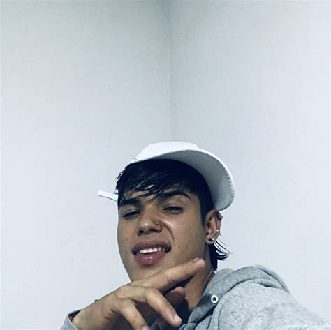 Kenen20主播：免费直播性爱表演和聊天 Stripchat