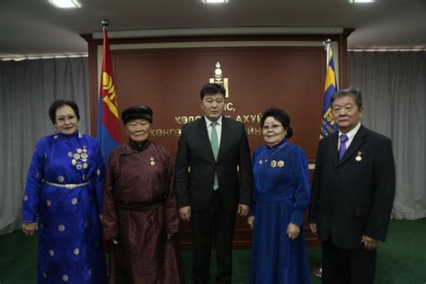 Хүнс хөдөө аж ахуйн хөнгөн үйлдвэрийн салбараас дөрвөн гавьяат төрлөө