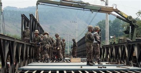 군용 교량 설치하는 37사단 장병들