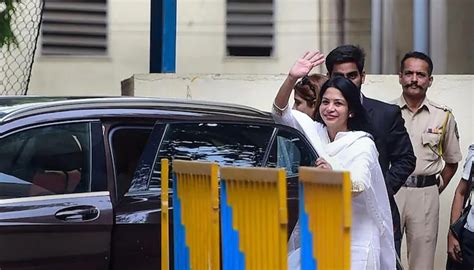 Sheena Bora Murder সাড়ে ৬ বছর পর জেলমুক্ত শিনা বোরা হত্যাকাণ্ডে র মূল অভিযুক্ত ইন্দ্রাণী