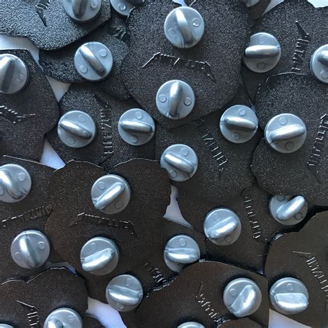♥ Hard Enamel Pin Pintallica