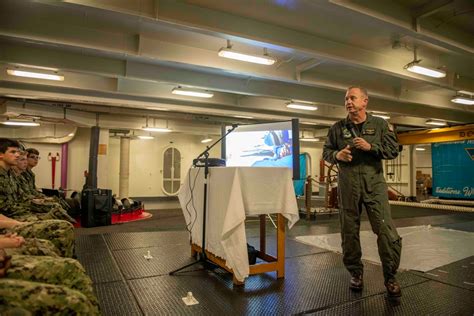 Dvids Images Csg 4 Speaks With Midshipmen [image 1 Of 2]