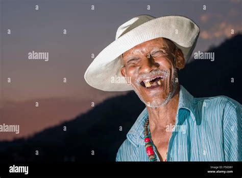 Missing Teeth Man Hi Res Stock Photography And Images Alamy