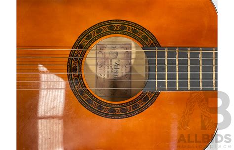 Valencia Acoustic Guitar - Lot 1470926 | ALLBIDS