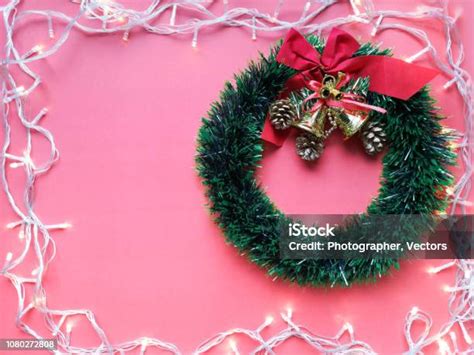 크리스마스 장식입니다 복사 공간에 대 한 텍스트와 분홍색 배경에 추가 합니다 개념에 대한 스톡 사진 및 기타 이미지 개념 계절 공휴일 Istock