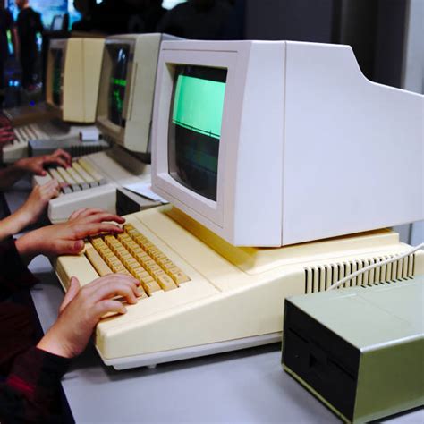 Computadora Antigua Banco De Fotos E Imágenes De Stock Istock