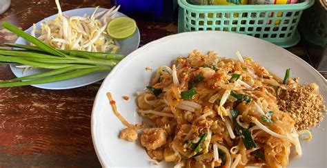 プーケットのローカル名店「pad Thai Kwang Tung Jee Duang」｜絶品パッタイとホッケンミーが人気の食堂 ダイ