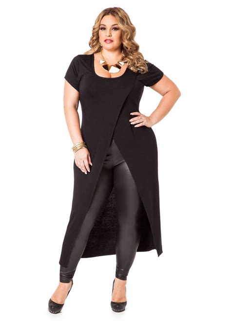 Plus Size Christmas Outfits With Leather Pants That Flatter Your Body