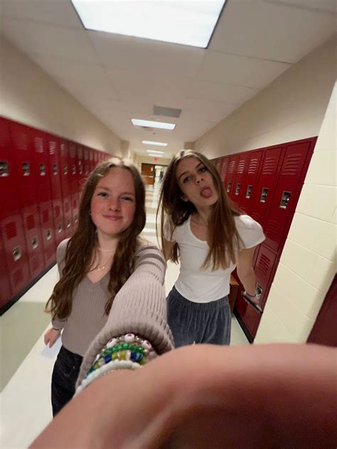 Pin By Shadi On Me Friend Photoshoot School Pictures Cute Friend Photos