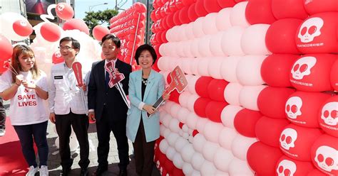 이산화질소 같은 환각물질 추방 퍼포먼스