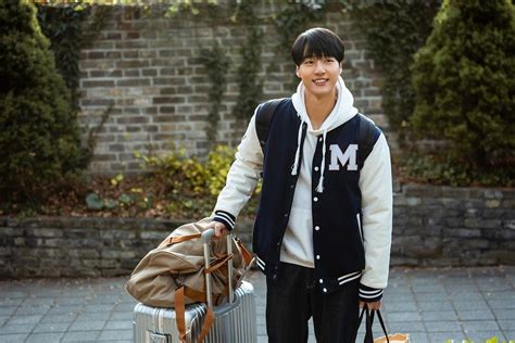 [방송]은퇴한 수지 넷플릭스 이두나 측 첫 스틸 공개 Ytn