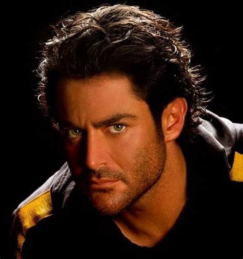 عکس های محمدرضا گلزار ؛ آلبوم عکس های جدید و قدیمی ستاره