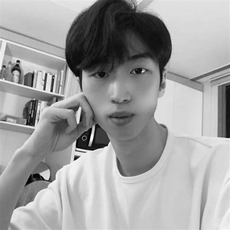 Yong Cheol Kim Motion Graphic Designer And Motion Designer