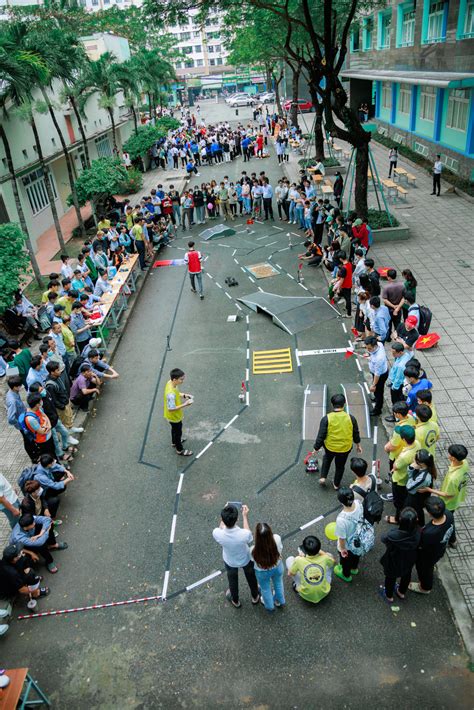 Chung kết cuộc thi Đua xe mô hình Điều khiển bằng Điện thoại Trường Cao Đẳng Công Thương