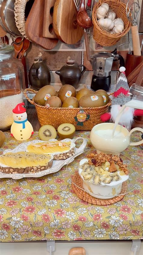 집콕먹콕 뚜뚜가 8살의 나이로 고양이별에 갔어요 급작스러운 심장병으로 병원에서 몇일 투병 생활하다가 더이상 고통이 없는 곳으로 갔어요 평소 건강한 모습만 보이다가