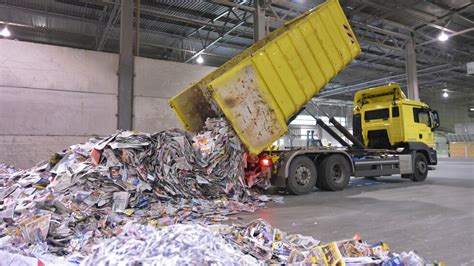 Отварят два мобилни пункта за опасни отпадъци в София Nova