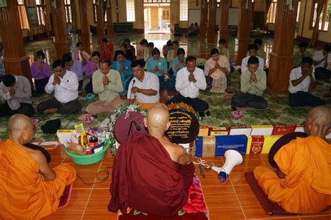 ကွန်ဟိန်းမြို့၌ ဌာနဆိုင်ရာများစုပေါင်း၍ ဝါဆိုသင်္ကန်းဆက်ကပ်လှူဒါန်း Information And Public