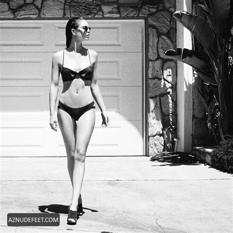 Ellen Michelle Monohan Feet Aznudefeet