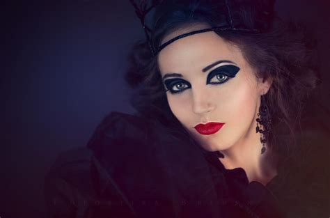 Красивая девушка в красной шляпе · бесплатная фотография от Uaha картинки и обои на рабочий стол