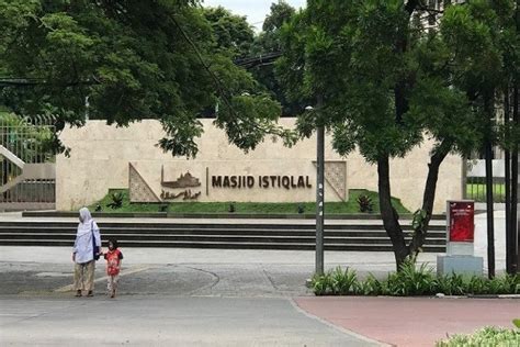 مسجد و کلیسای جامع جاکارتا؛ نمونه‌ای مثال‌زدنی از همزیستی ادیان عکس