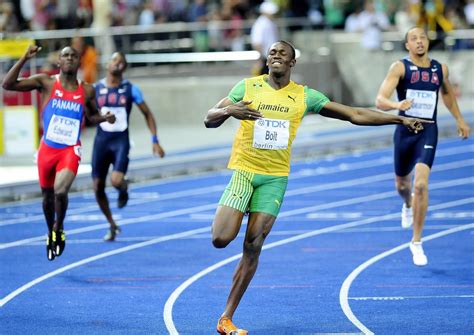 Usain Bolt Running 200m