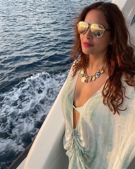 Bipasha Basu Aka Bipashabasu Photos Stills And Images