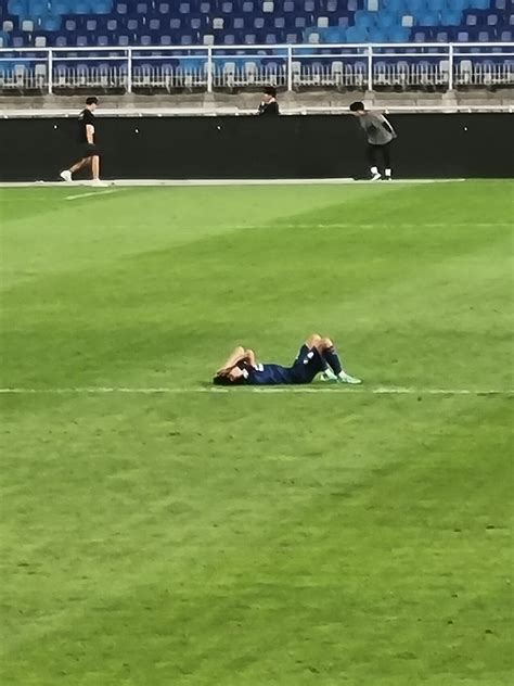 지금 그라운드에 누워있는 선수 누구임 국내축구 에펨코리아