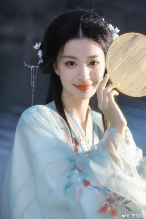 Cnladies Archive Wang Churan 王楚然 In A Hanfu Photoshoot Lantern
