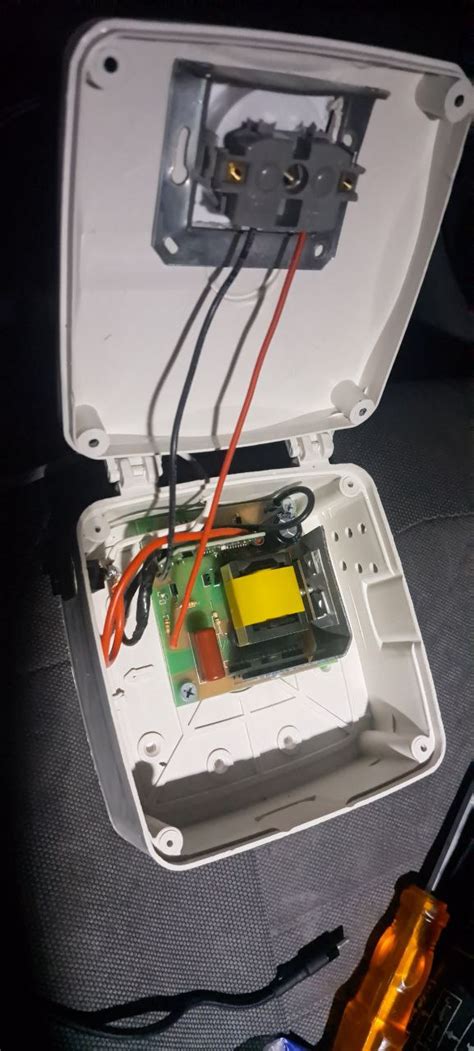 مبدل برق خودرو 12 به 220 ولت 160 وات آیسی مدار