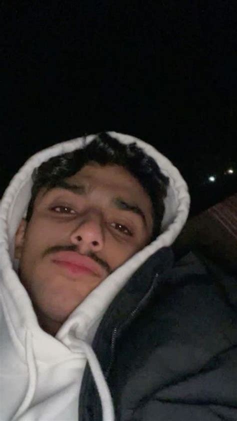 Pin By Naiff 2 On Pins By You Saudi Men Photography Poses For Men