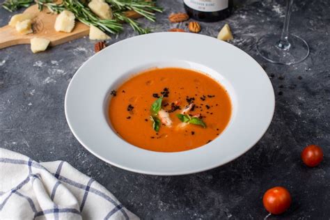 Гаспачо с тигровыми креветками Супы — Кафе Мука — Пицца паста десерты и вино на В О