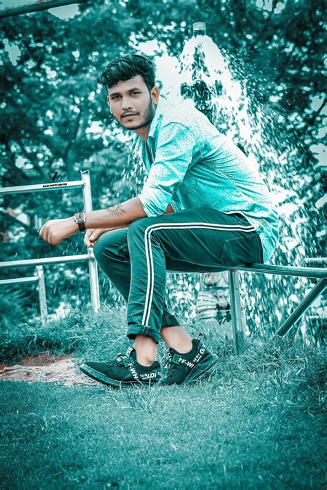 Raja Paswan Ji Striped Striped Pants Pants