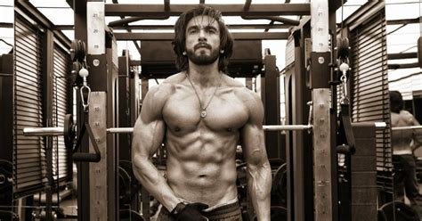 बनन चहत ह Six Pack Abs त इन Celebs स लजए Exercise Tips