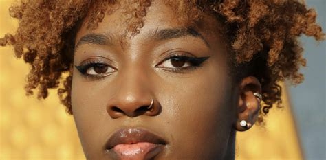 A Guide To Achieving The Perfect Winged Eyeliner Stellar