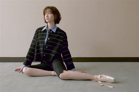 박지현 재킷 안에 브라톱만 입고…늘씬 몸매 자랑 [n샷] 파이낸셜뉴스