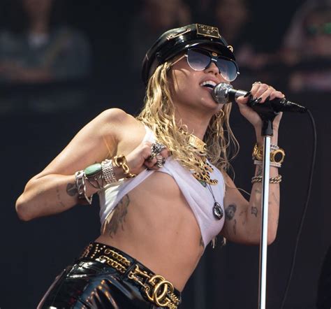 Miley Cyrus Tits Glastonbury