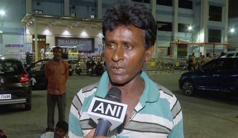 Padre Halla Con Vida A Su Hijo Bajo Una Pila De Cad Veres